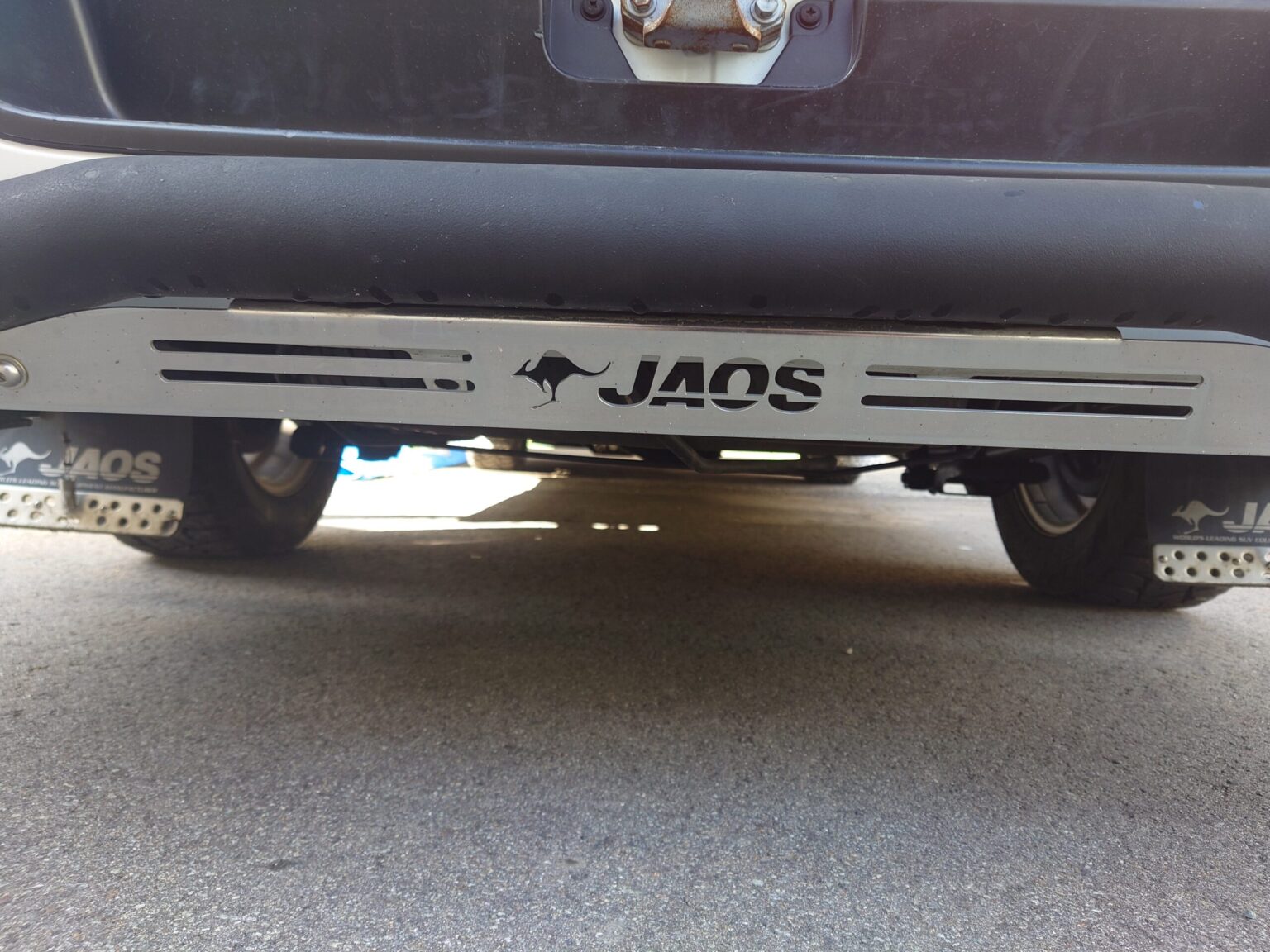 ハイエースにJAOSスキッドバー装着｜オフロード感アップの定番カスタム | 信州どぼくま